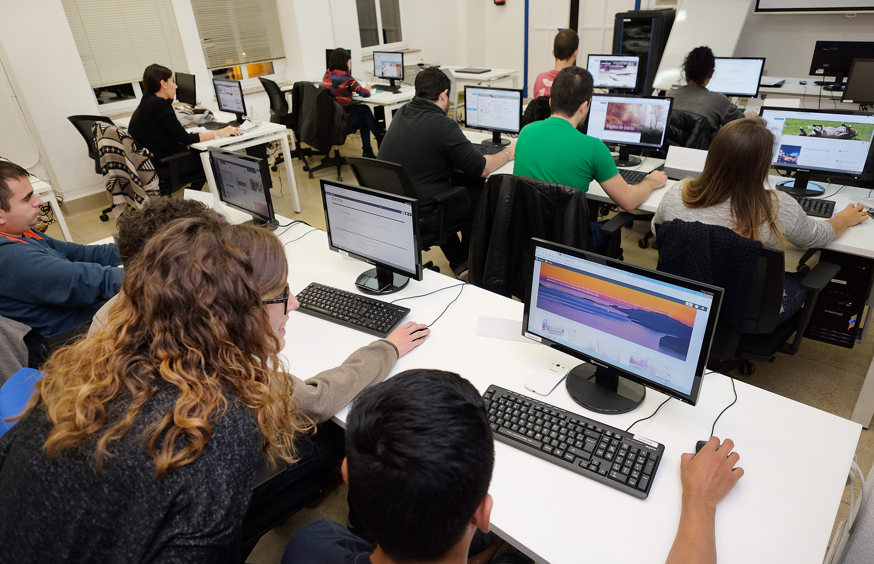 Una treintena de jóvenes comienzan a formarse en los primeros cursos ...